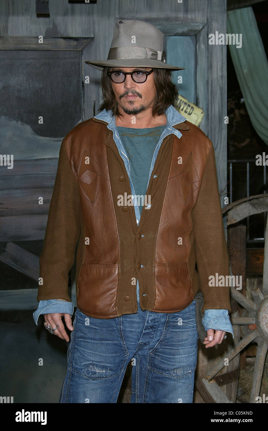 JOHNNY DEPP RANGO LOS ANGELES PREMIERE LOS ANGELES CALIFORNIA USA 14 ...