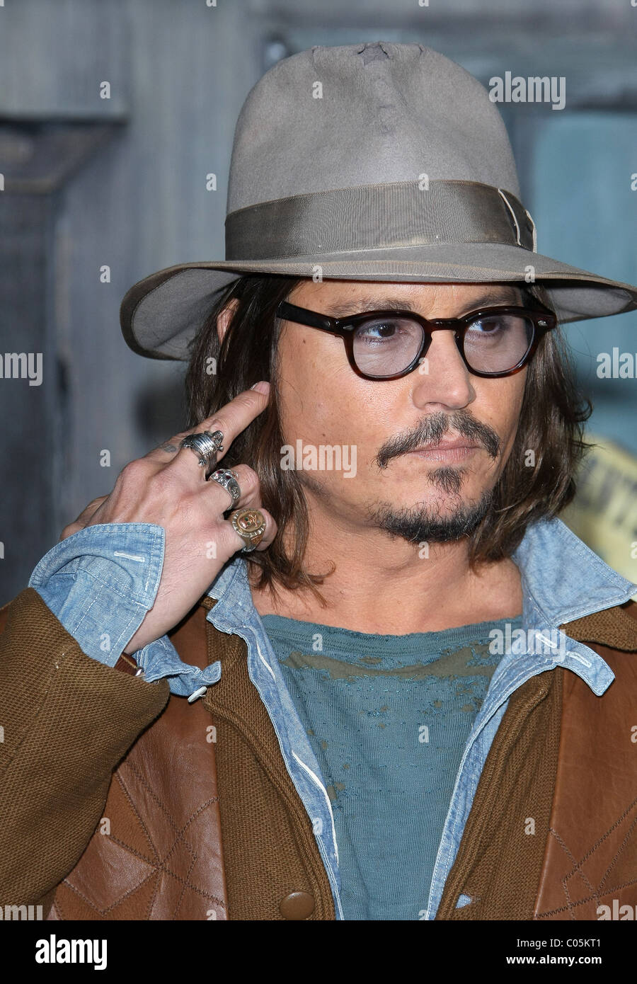 JOHNNY DEPP RANGO LOS ANGELES PREMIERE LOS ANGELES CALIFORNIA USA 14 ...