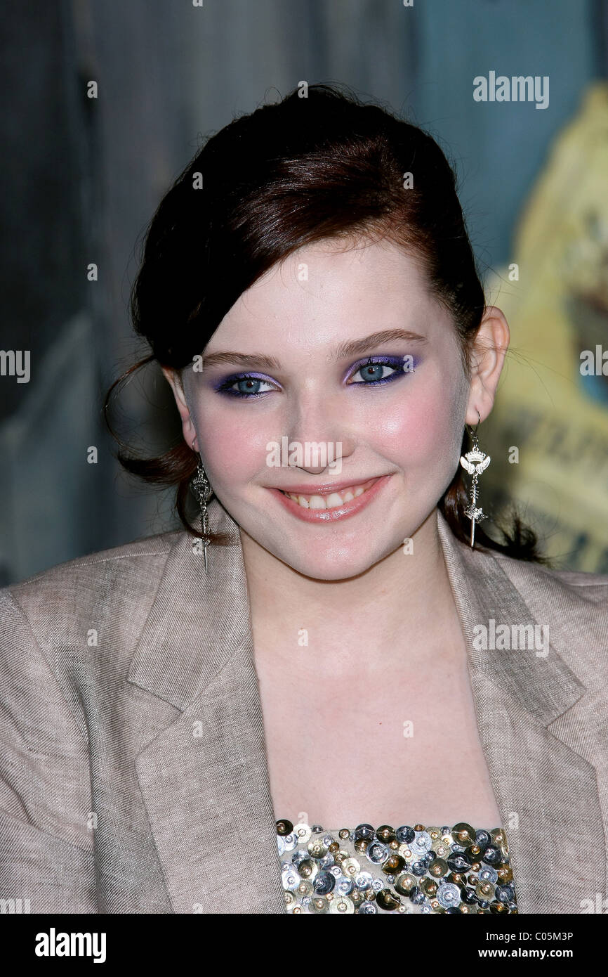 Abigail breslin rango premiere hi-res stock photography and images - Alamy