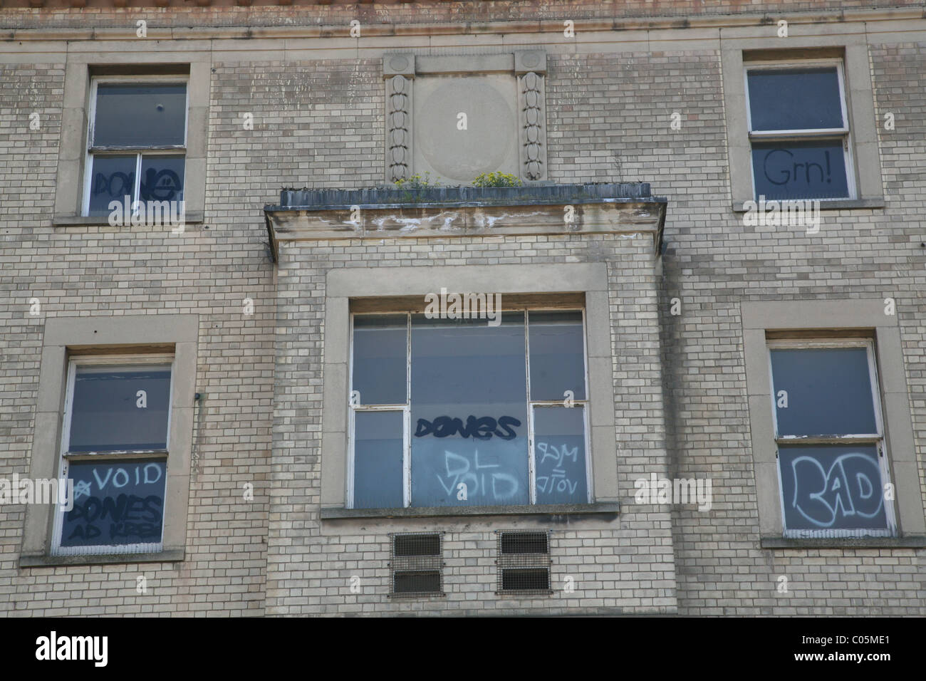 Decay building hi-res stock photography and images - Alamy