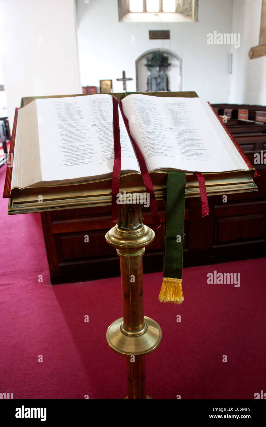 Lectern and bible hi-res stock photography and images - Alamy