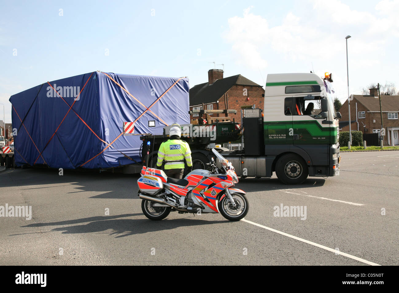 leicestershire police close road to allow an abnormal load through ...