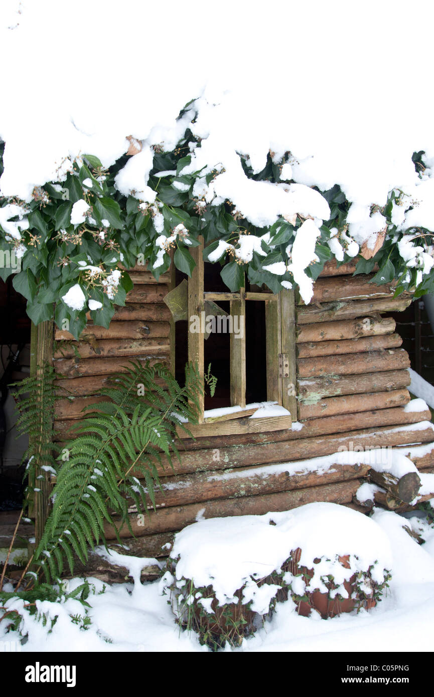 log cabin in snow Stock Photo - Alamy