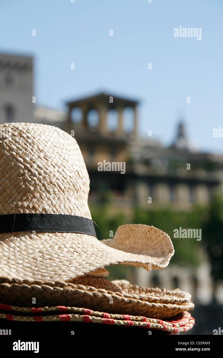 straw hats for sale in rome italy Stock Photo - Alamy
