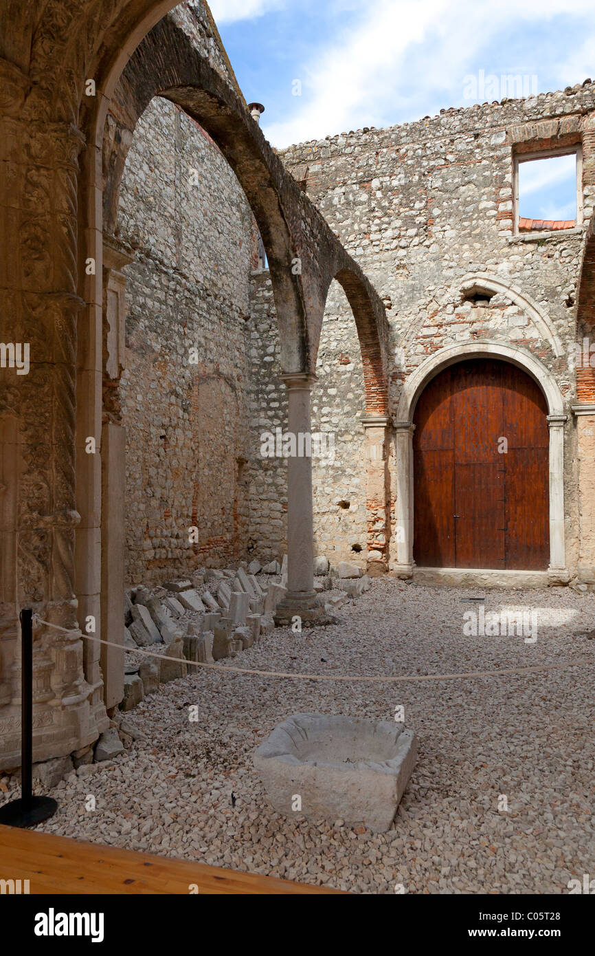 Chapel in the Cloister of São Francisco Convent. 13th century Mendicant ...