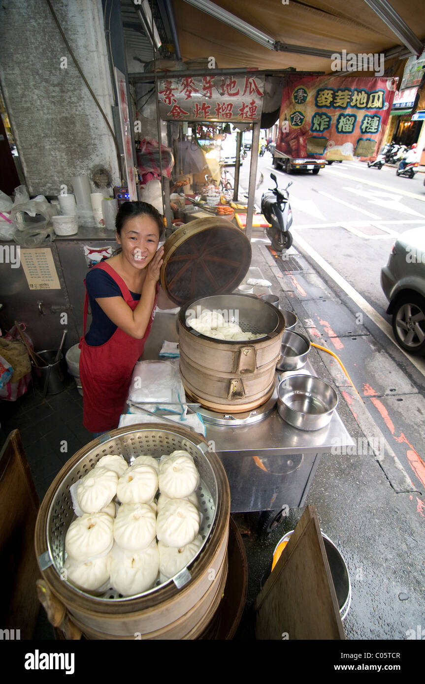 Street food in Taipei, Taiwan Stock Photo - Alamy