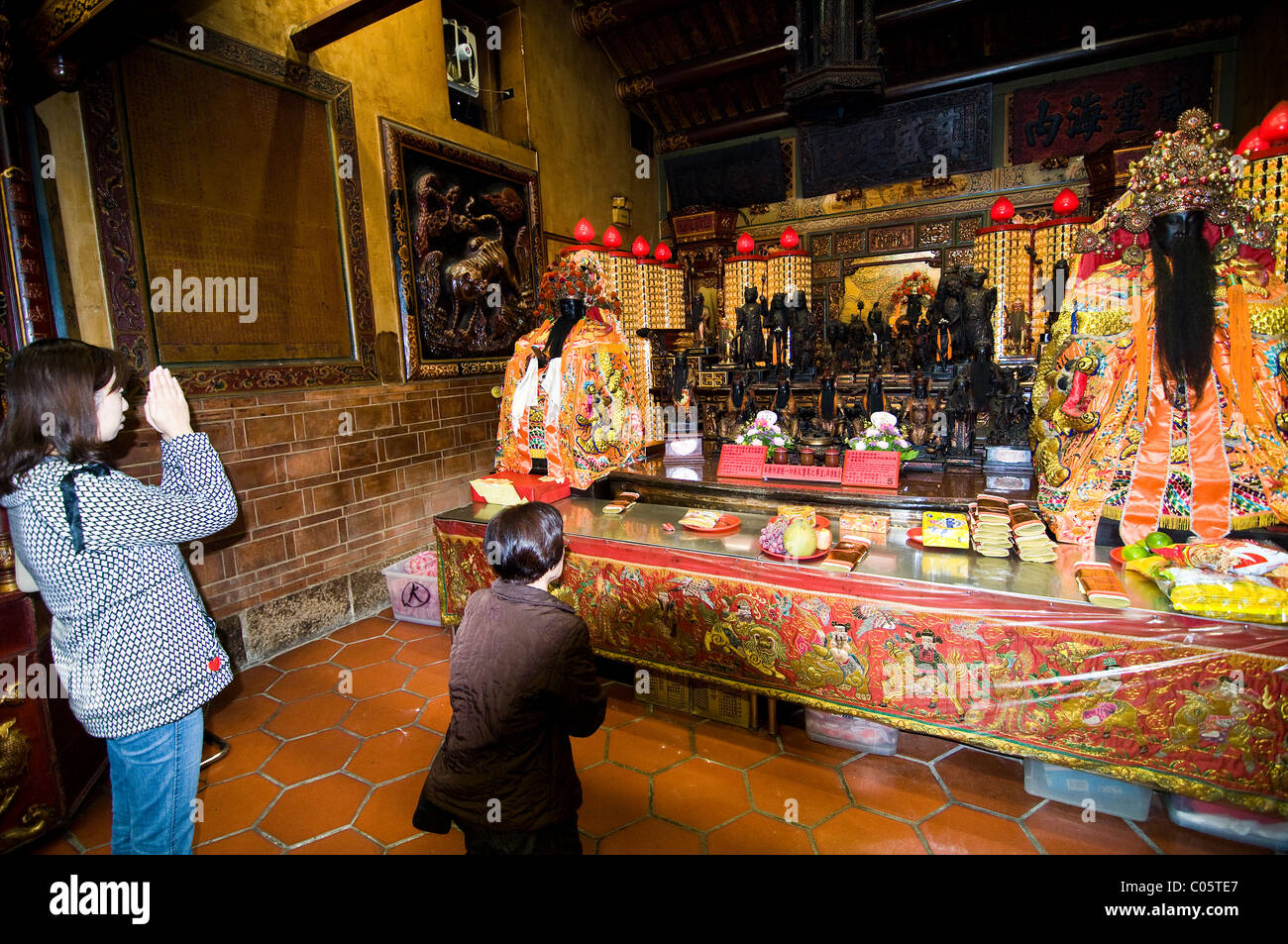 Inside taoist temple hi-res stock photography and images - Alamy