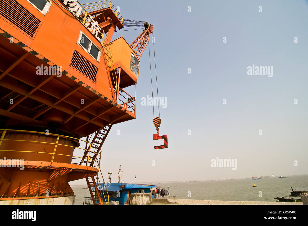 Heavy load crane hi-res stock photography and images - Alamy