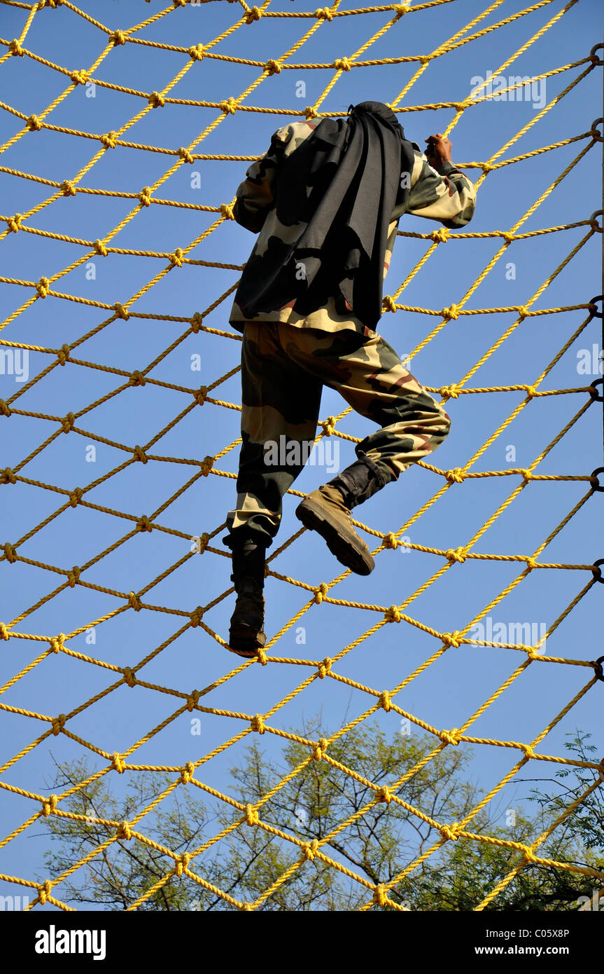 An Indian commando climbing a net Stock Photo - Alamy