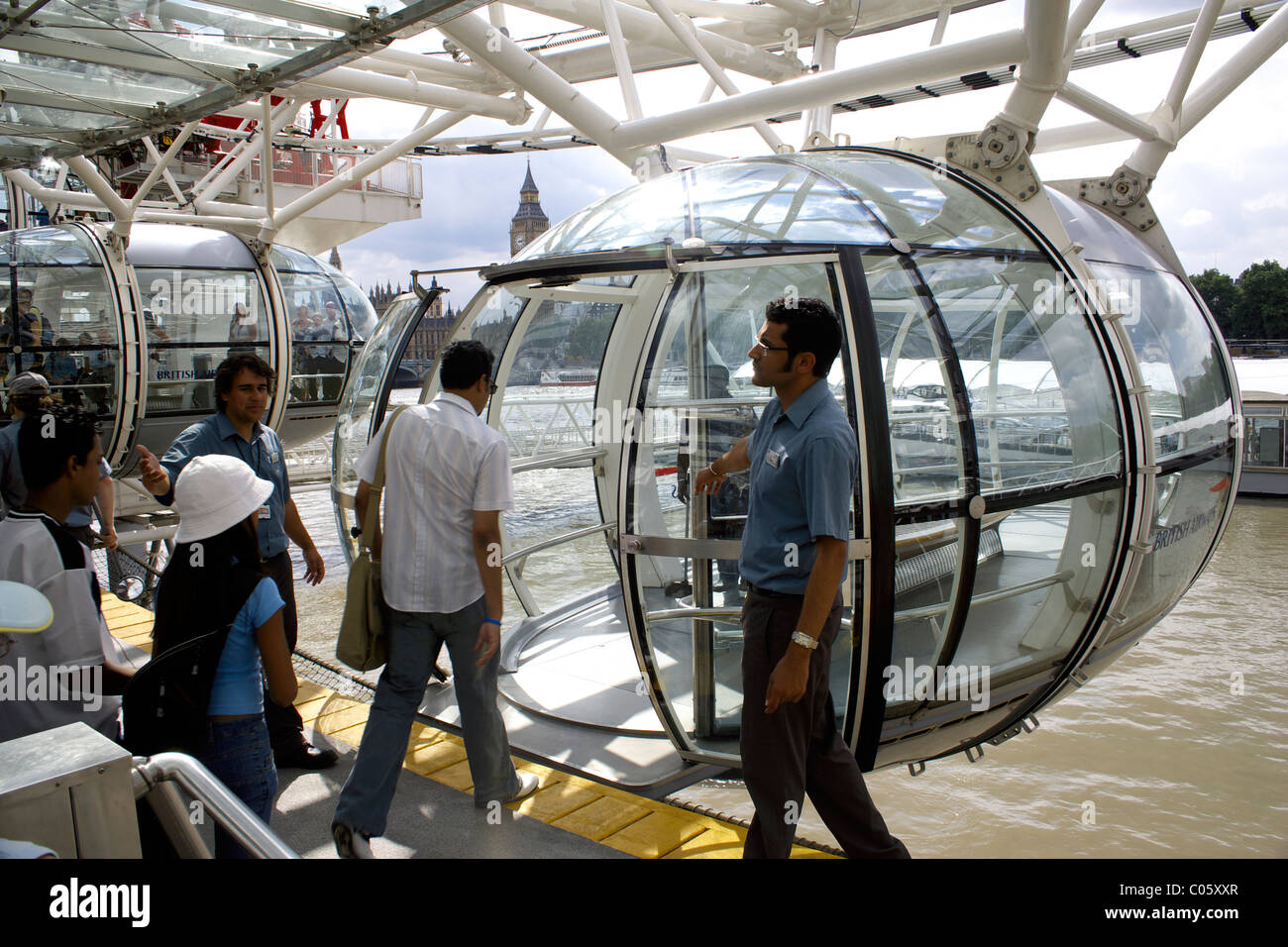 Passengers boarding the london eye hi-res stock photography and images ...