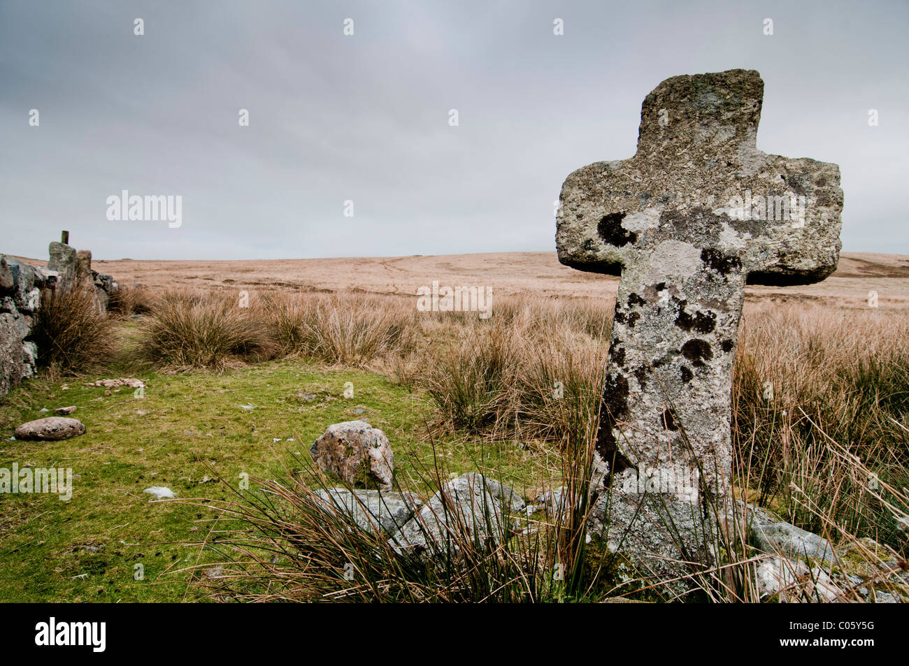 Cross crucifix headstone grave cemetery hi-res stock photography and ...