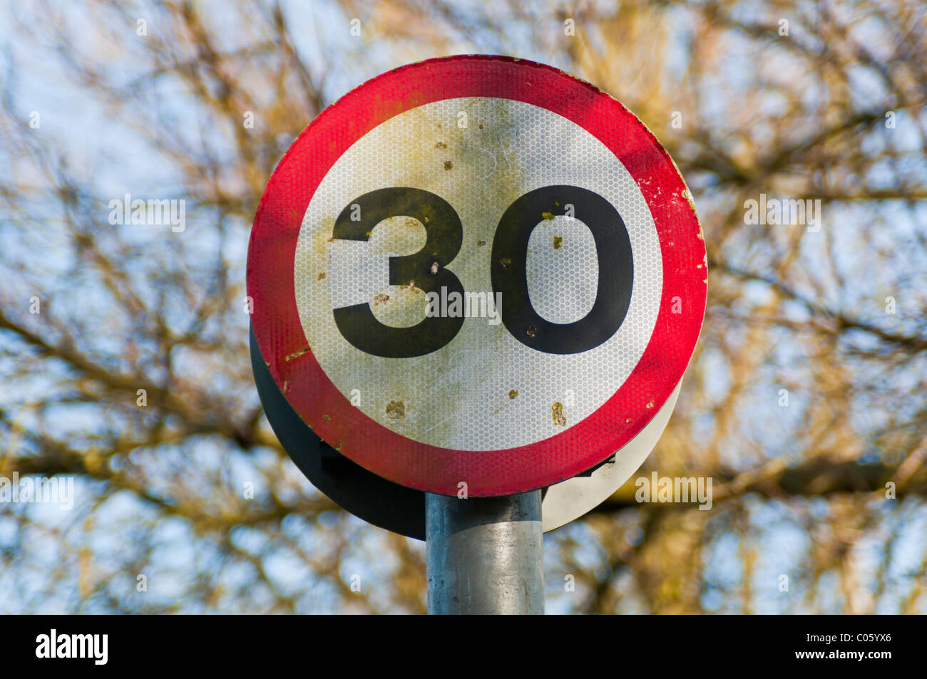 30 mph speed limit sign Stock Photo - Alamy