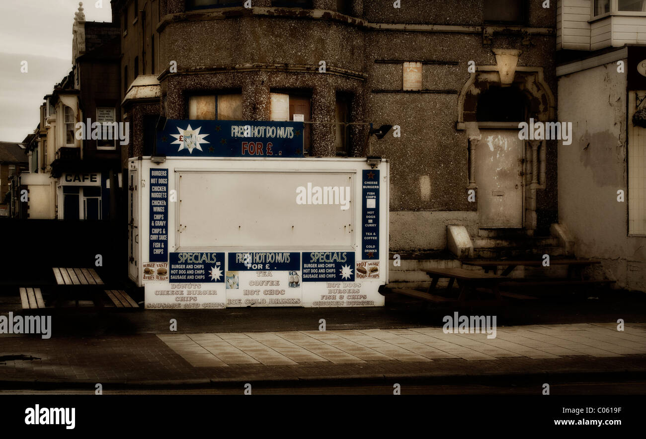Closed shop front in Blackpool Stock Photo - Alamy