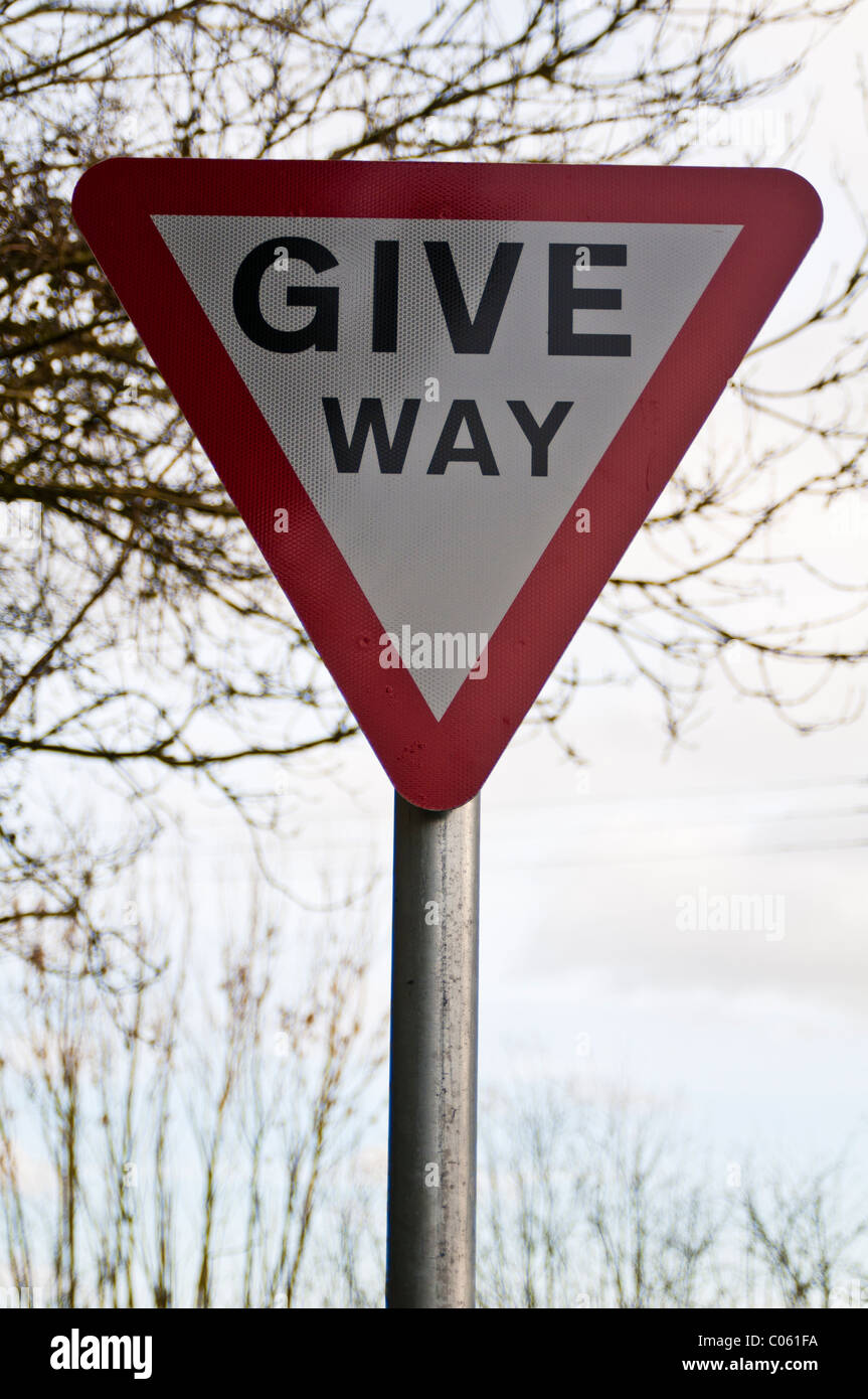 Yield sign give way traffic sign hi-res stock photography and images ...