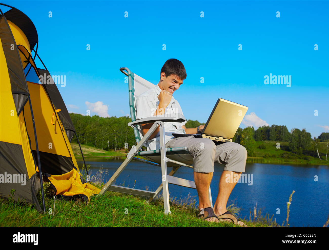 man with laptop outdoor Stock Photo - Alamy