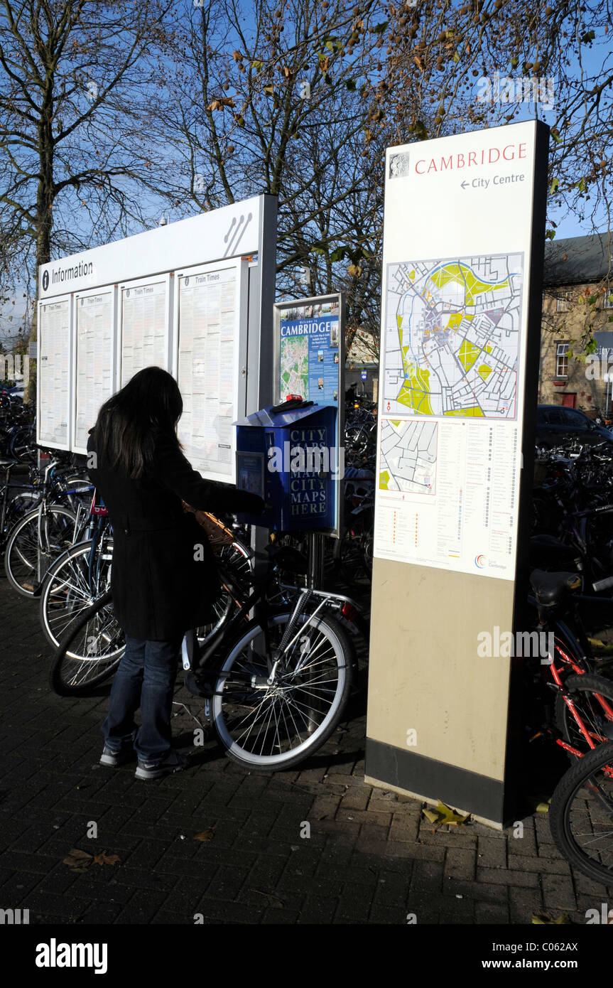 Map and bicycle cambridge hi-res stock photography and images - Alamy