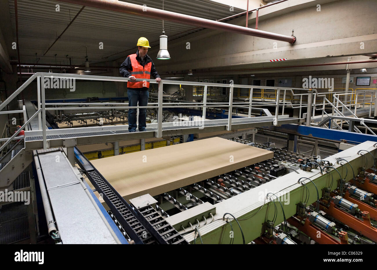 Employee observing the production process, Pfleiderer AG factory at the ...
