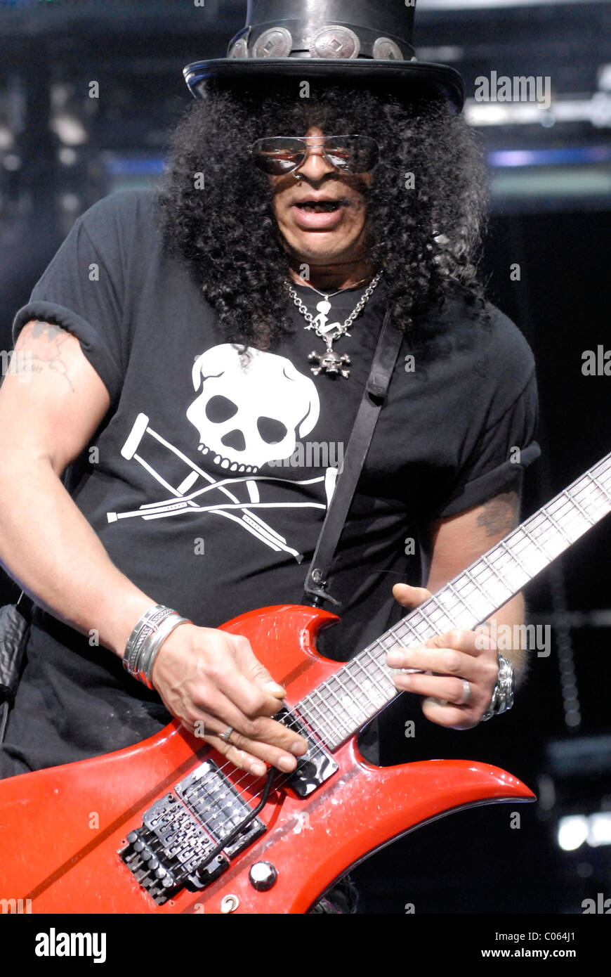 Slash of Velvet Revolver performing live at the KROQ LA Invasion at the ...