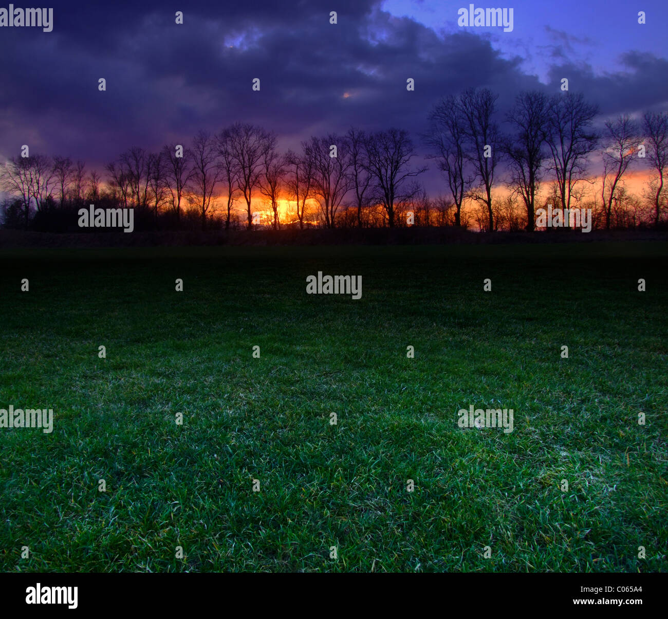 Dark twilight hi-res stock photography and images - Alamy