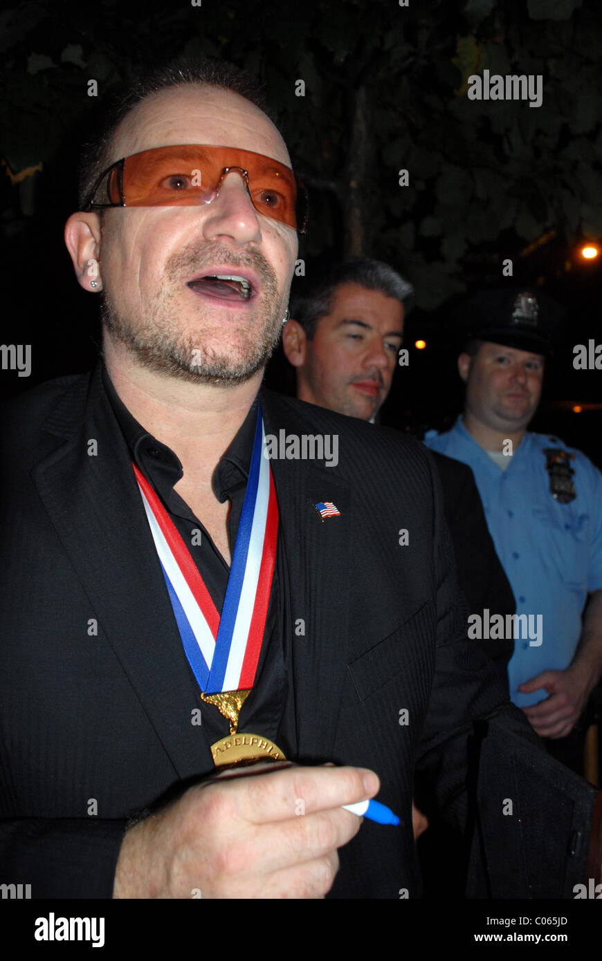 Bono signs autographs for fans as he leaves the Constitution Center ...