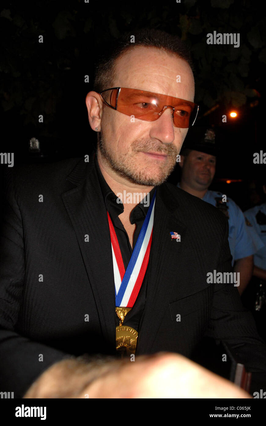 Bono signs autographs for fans as he leaves the Constitution Center ...
