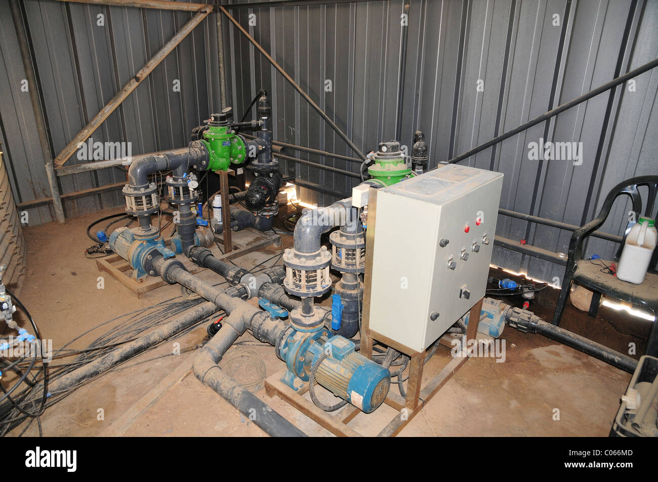 Automatic irrigation computer hi-res stock photography and images - Alamy