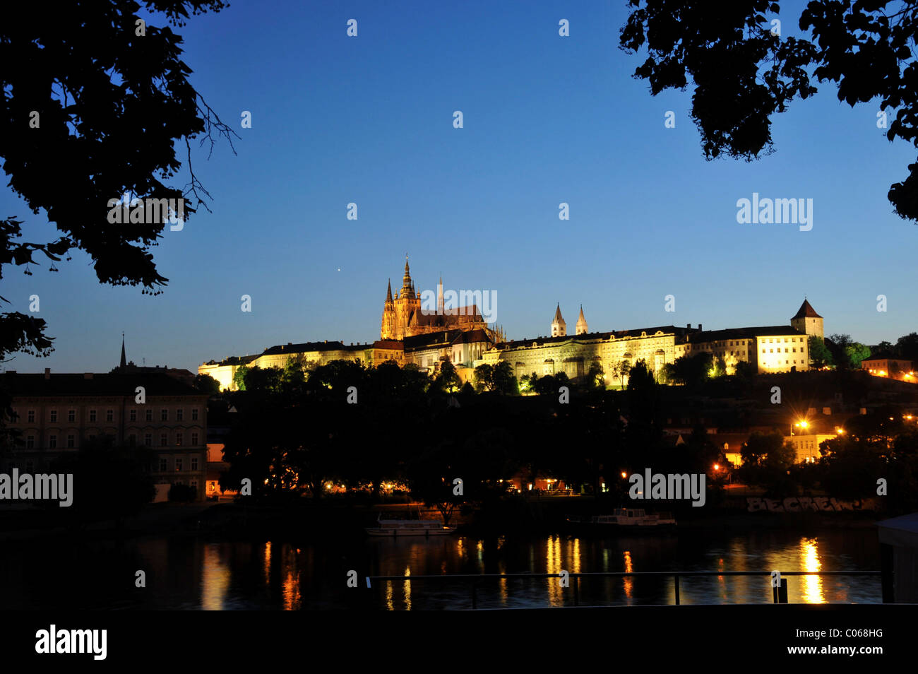 Blue Hour, St. Vitus Cathedral, Prague Castle, Old Town, Prague, Czech ...