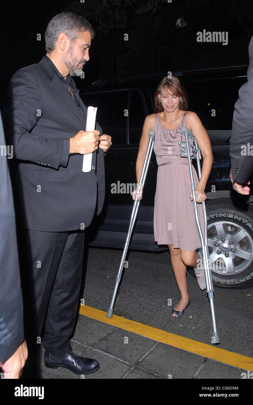 Sarah larson and george clooney hi-res stock photography and images - Alamy