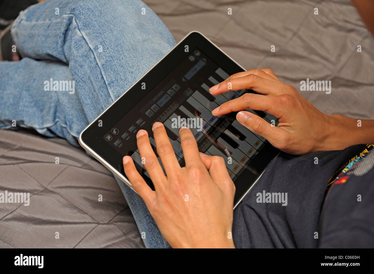 Piano keyboard ipad hi-res stock photography and images - Alamy
