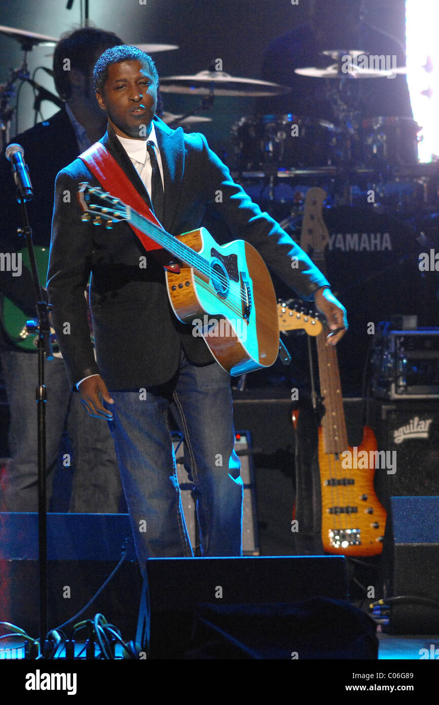 Babyface performs hi-res stock photography and images - Alamy