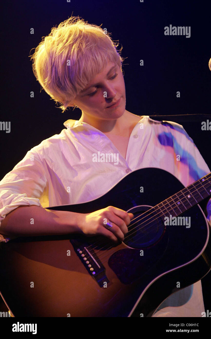 Laura marling singing hi-res stock photography and images - Alamy