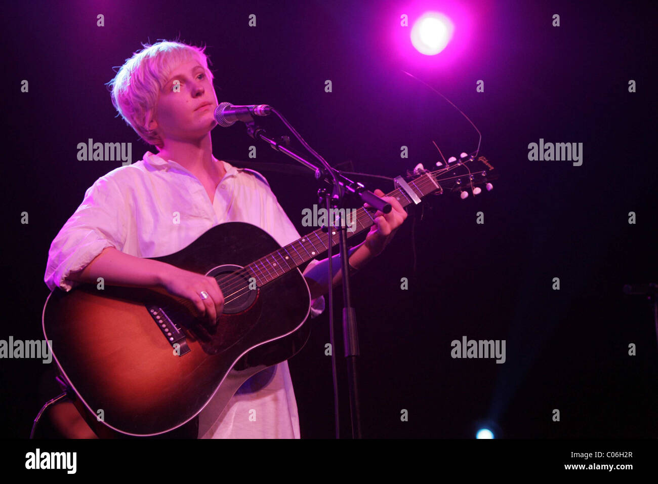 Laura marling guitar hi-res stock photography and images - Alamy