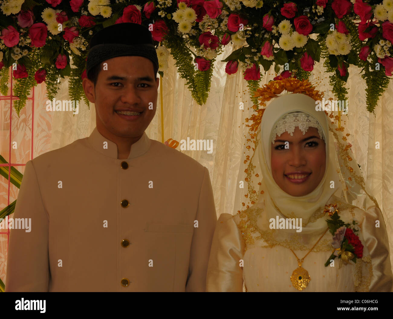 Muslim bride groom hi-res stock photography and images - Alamy