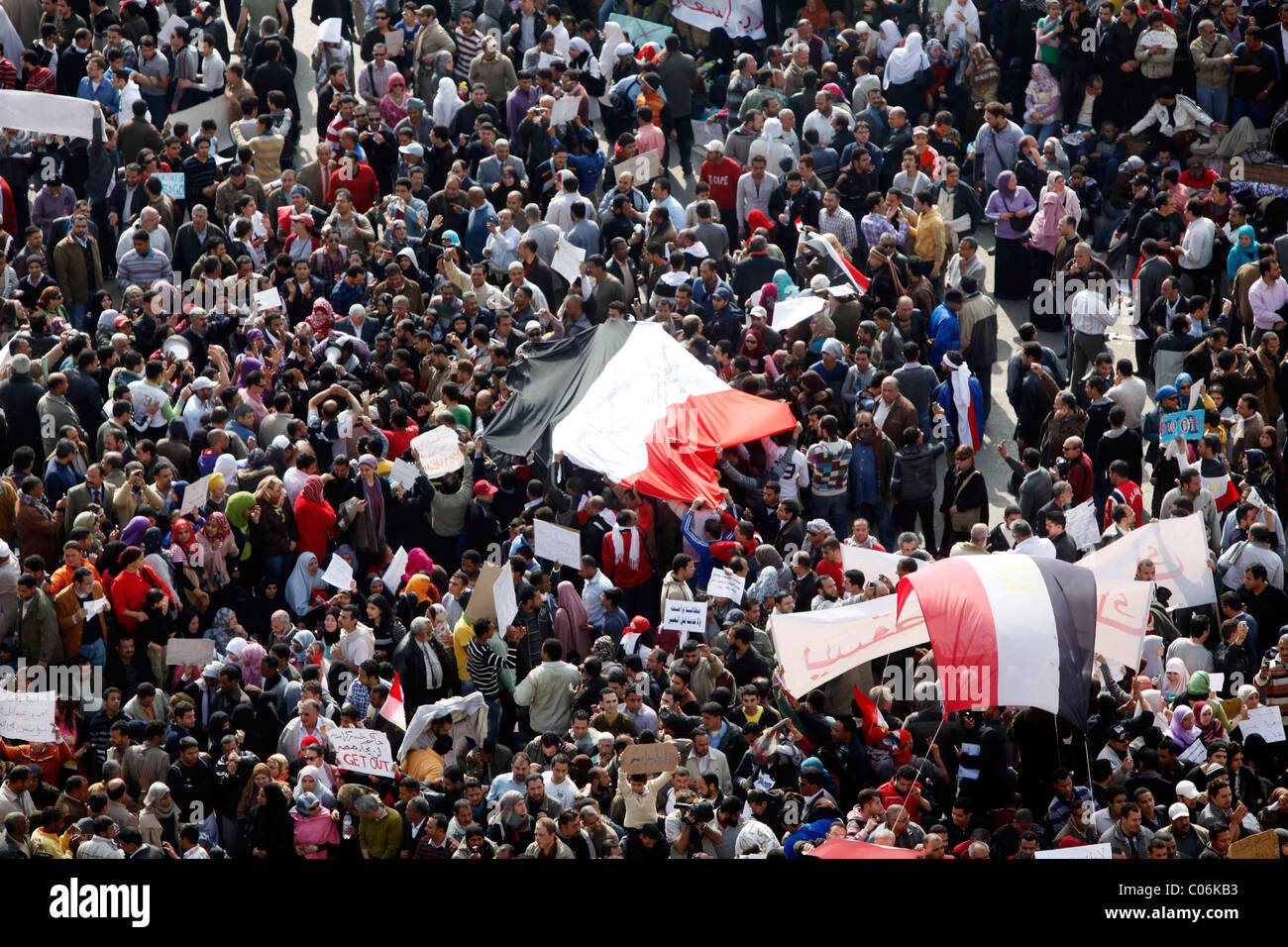 Crowd of thousands people hi-res stock photography and images - Alamy