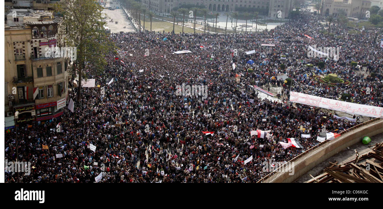 Civil unrest Tahrir Square, Cairo, Egypt, 1st Feb 2011. Thousands of ...