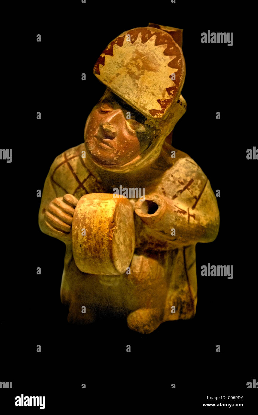 Mochica 100 BC 700 AD Peru Peruvian drum musican Stock Photo - Alamy