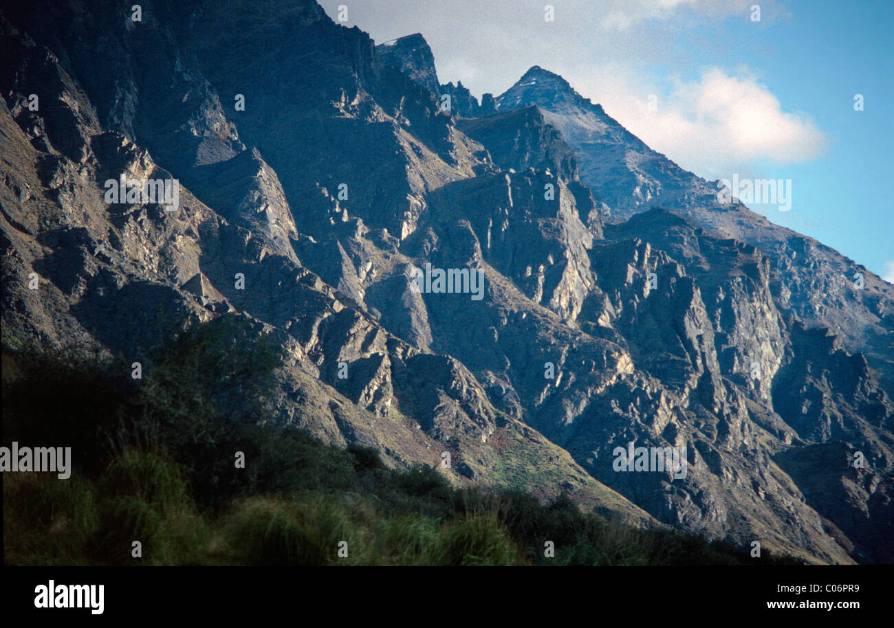 Remarkable mountains queenstown new zealand hi-res stock photography ...