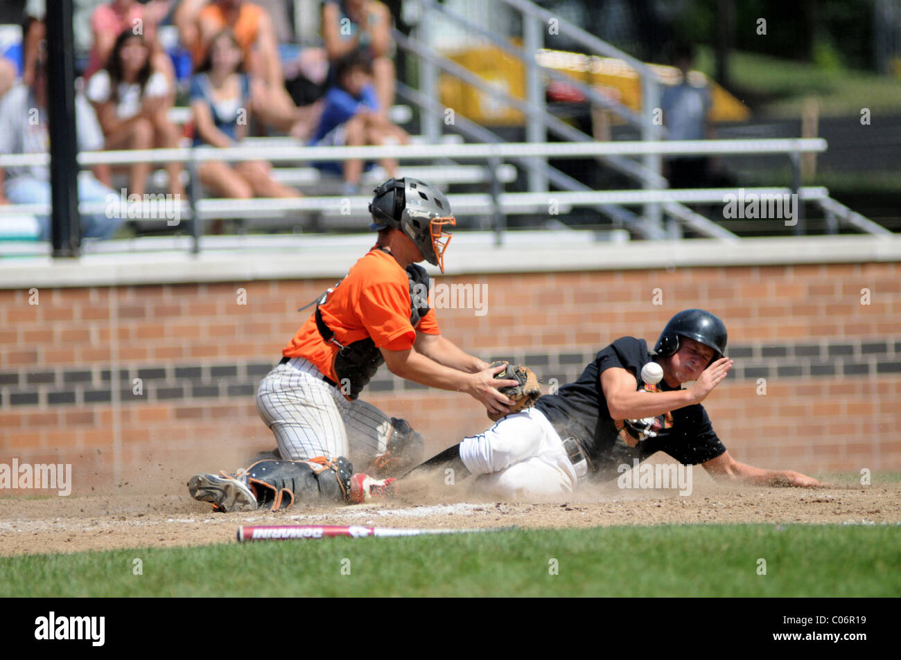 Sliding into home plate hi-res stock photography and images - Alamy