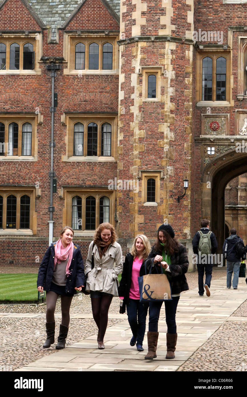 CAMBRIDGE UNIVERSITY STUDENTS Stock Photo - Alamy