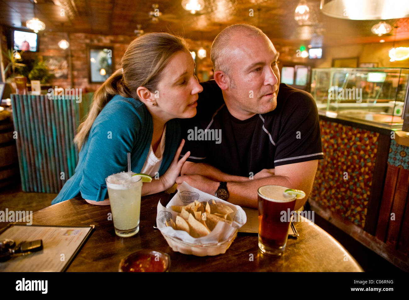 Couples out socializing hi-res stock photography and images - Alamy