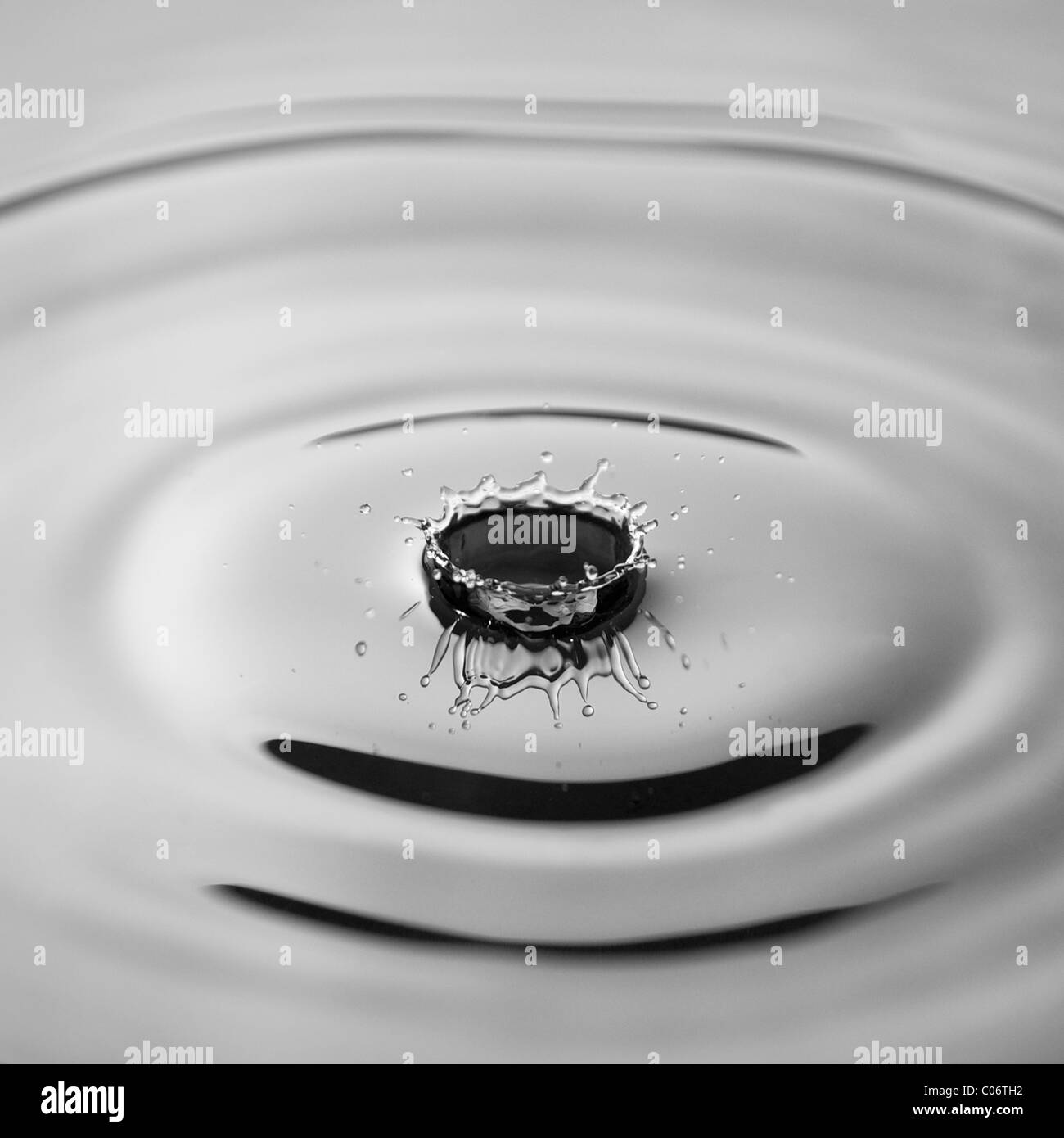 Water droplet splash hi-res stock photography and images - Alamy