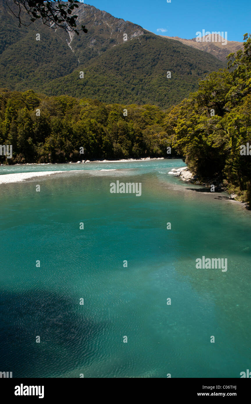 The Blue Pools are just aside the Makarora River in New Zealand Die ...