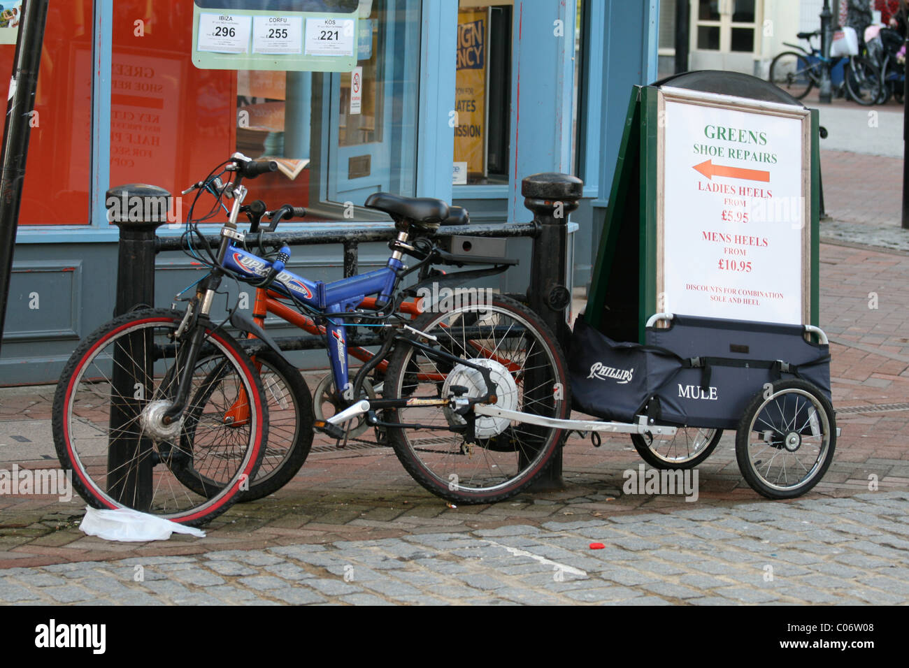 Advertising trailer hi-res stock photography and images - Alamy