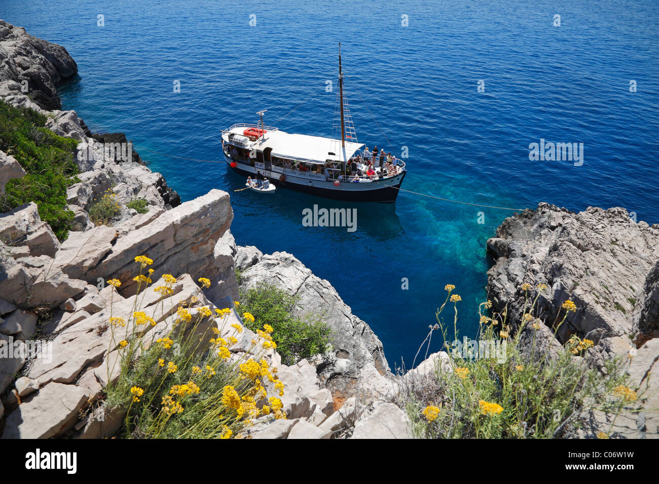 Cave boat hi-res stock photography and images - Alamy