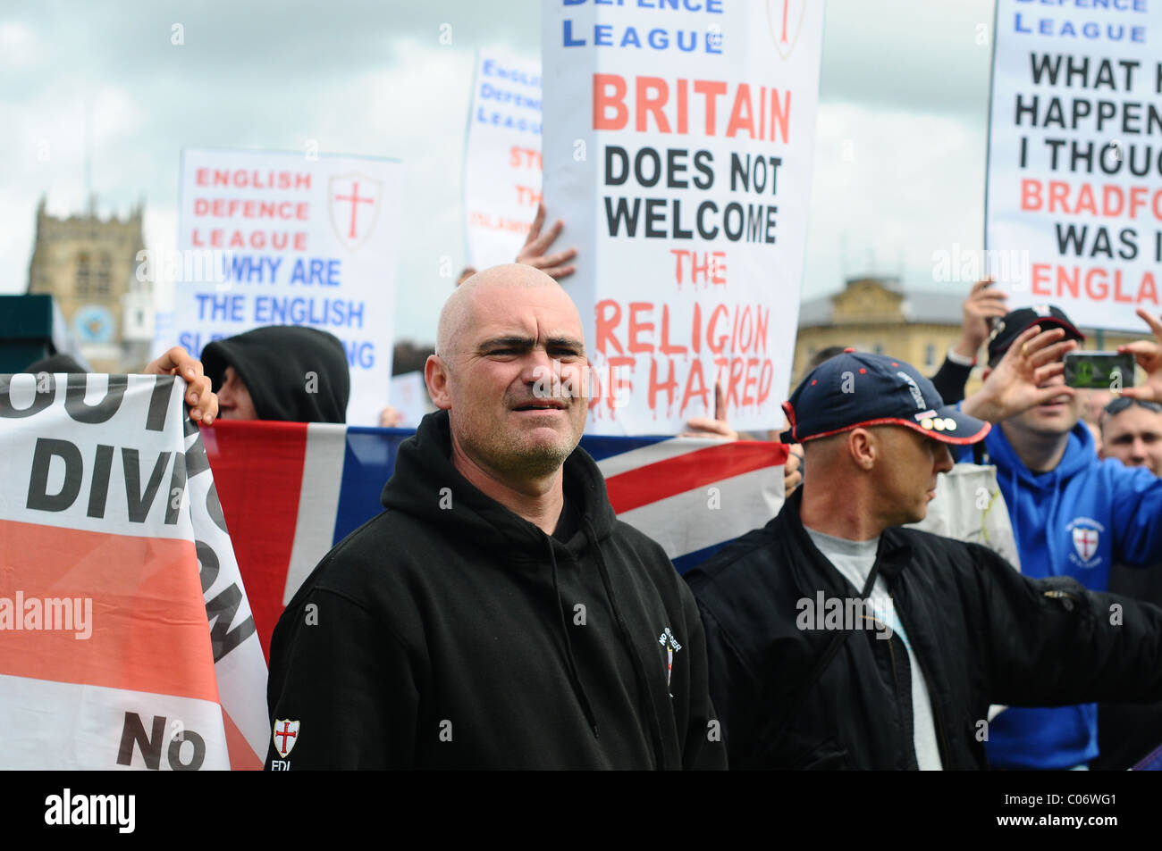 EDL supporters chants England songs at the UAF crowd and hold there ...