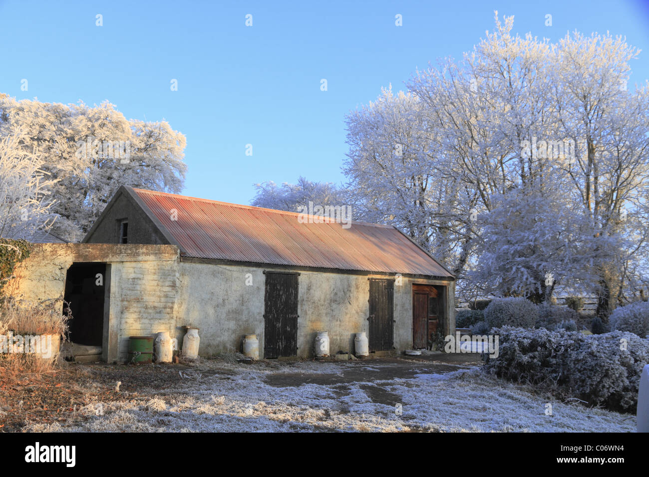 Old rural farm ireland hi-res stock photography and images - Alamy