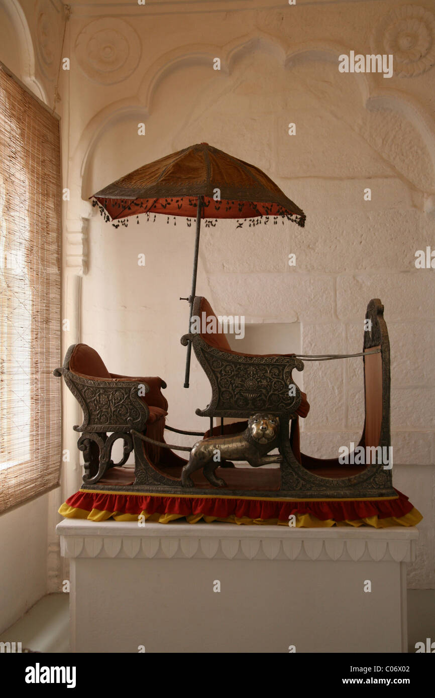 Elephant And Howdah High Resolution Stock Photography and Images - Alamy