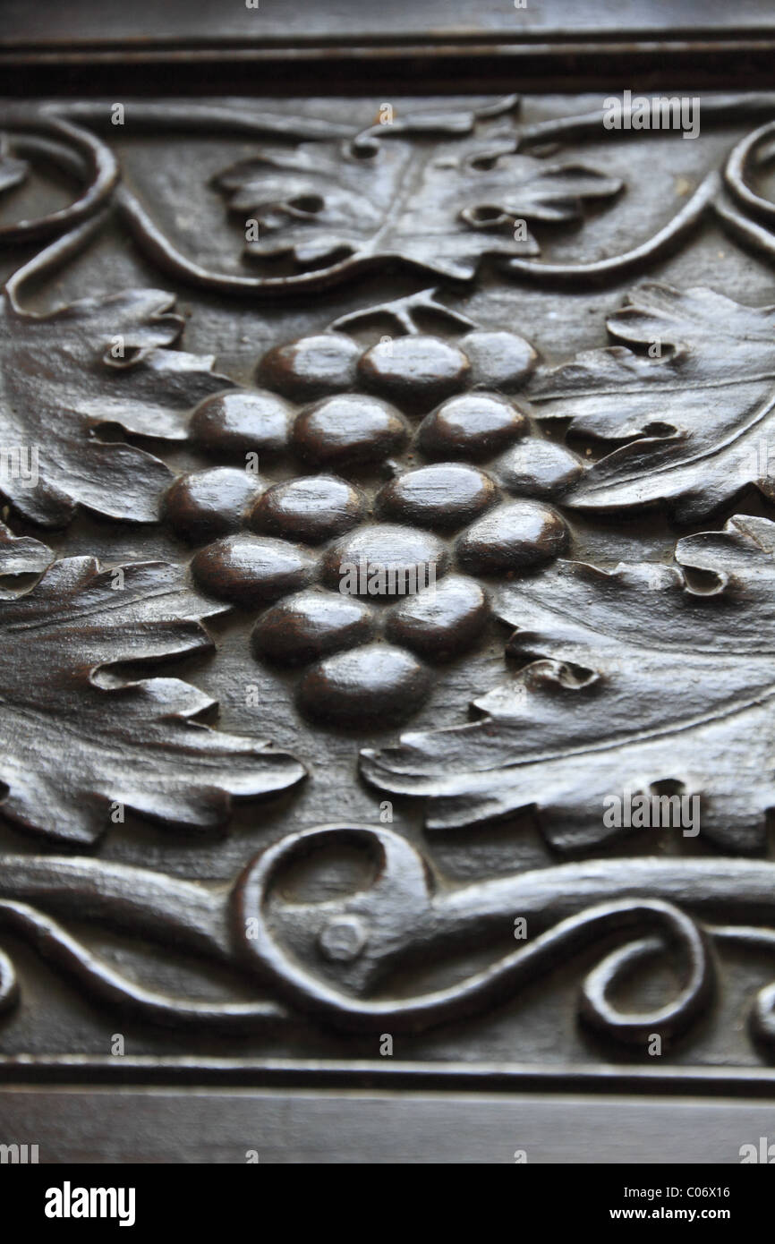 Carved grapes hi-res stock photography and images - Alamy