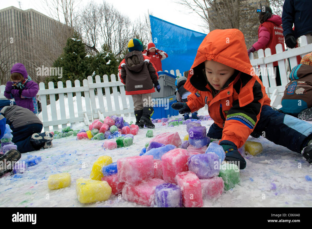 Block grab hi-res stock photography and images - Alamy