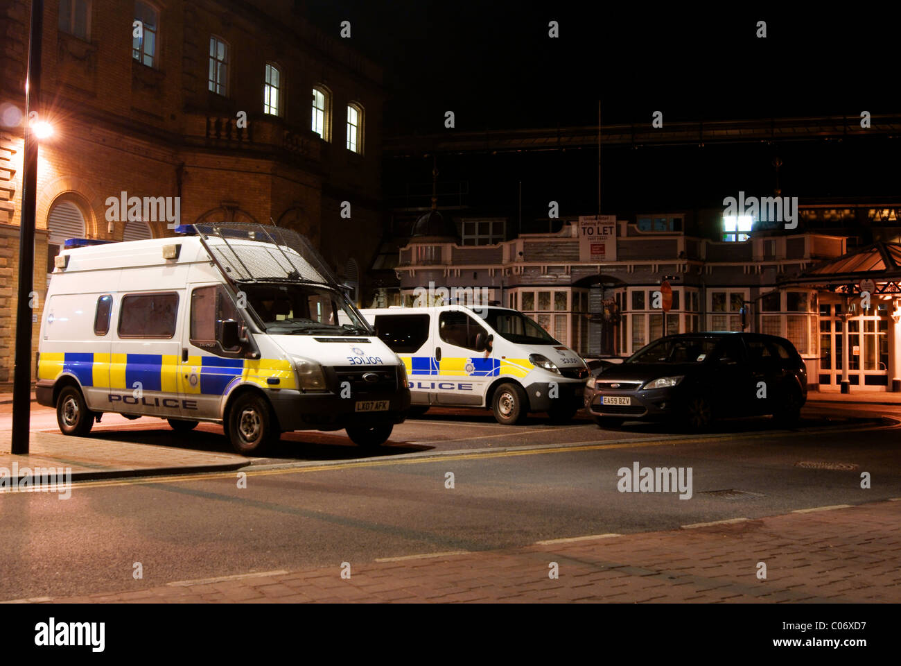 Police station night uk hi-res stock photography and images - Alamy